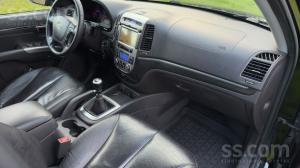 Melns Hyundai Santa Fe 2011 Rīga, ar dzinēja tilpumu 2.20 L un nobraukumu 315 tūkst. km par 4900 €, foto 13 vietnē AUTOMOTO.COM.LV