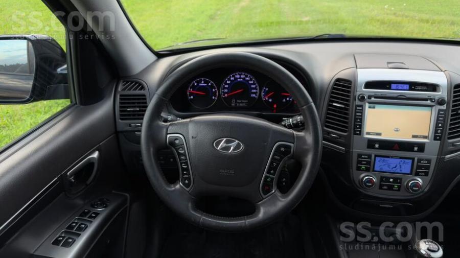 Melns Hyundai Santa Fe 2011 Rīga, ar dzinēja tilpumu 2.20 L un nobraukumu 315 tūkst. km par 4900 €, foto 18 vietnē AUTOMOTO.COM.LV