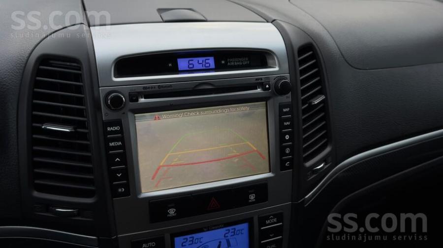 Melns Hyundai Santa Fe 2011 Rīga, ar dzinēja tilpumu 2.20 L un nobraukumu 315 tūkst. km par 4900 €, foto 24 vietnē AUTOMOTO.COM.LV