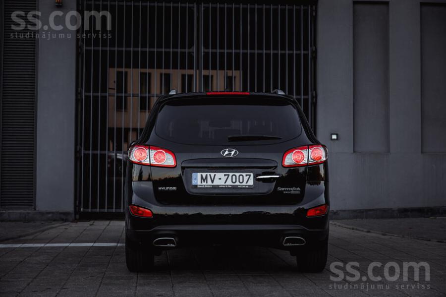 Melns Hyundai Santa Fe 2011 Rīga, ar dzinēja tilpumu 2.20 L un nobraukumu 160 tūkst. km par 8600 €, foto 3 vietnē AUTOMOTO.COM.LV