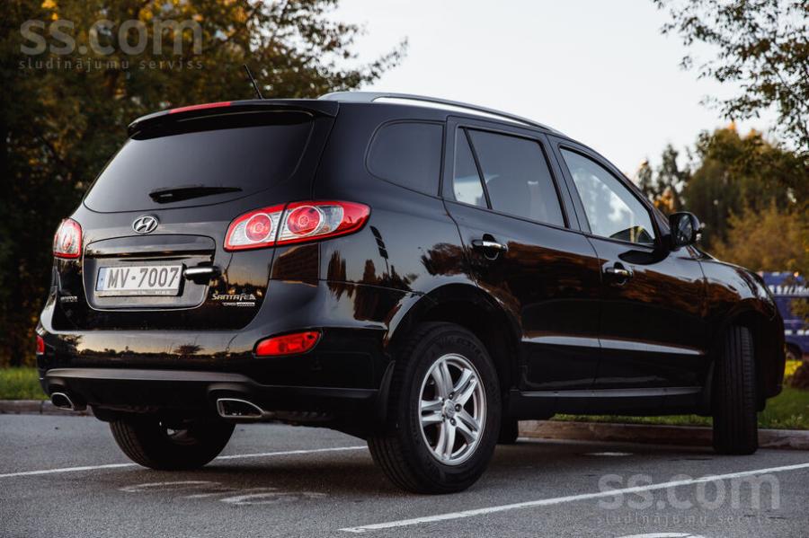 Melns Hyundai Santa Fe 2011 Rīga, ar dzinēja tilpumu 2.20 L un nobraukumu 160 tūkst. km par 8600 €, foto 13 vietnē AUTOMOTO.COM.LV
