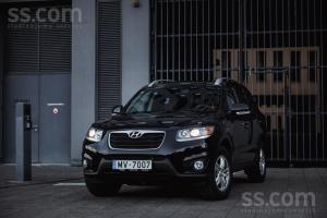 Black Hyundai Santa Fe 2011 in Riga, with an engine capacity of 2.20 L and mileage of 160 thousand km for 8600 €, photo  on AUTOMOTO.COM.LV