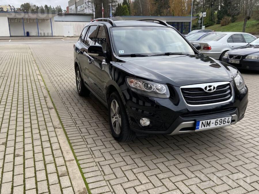 Melns Hyundai Santa Fe 2012 Valmiera, ar dzinēja tilpumu 2.20 L un nobraukumu 156 tūkst. km par 8500 €, foto 3 vietnē AUTOMOTO.COM.LV
