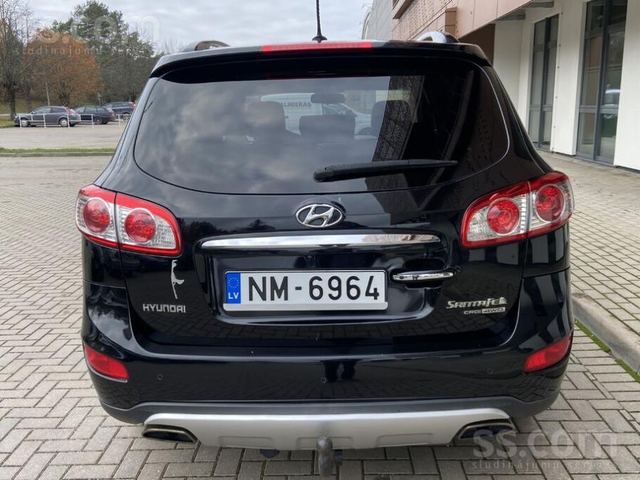 Melns Hyundai Santa Fe 2012 Valmiera, ar dzinēja tilpumu 2.20 L un nobraukumu 156 tūkst. km par 8500 €, foto 6 vietnē AUTOMOTO.COM.LV
