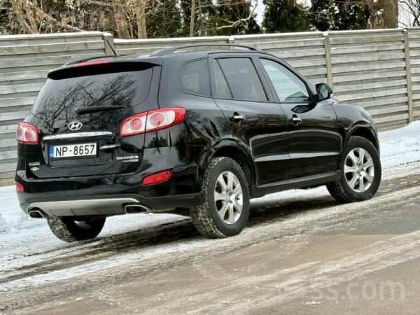Melns Hyundai Santa Fe 2012 Jelgava, ar dzinēja tilpumu 2.20 L un nobraukumu 297 tūkst. km par 5800 €, foto 2 vietnē AUTOMOTO.COM.LV