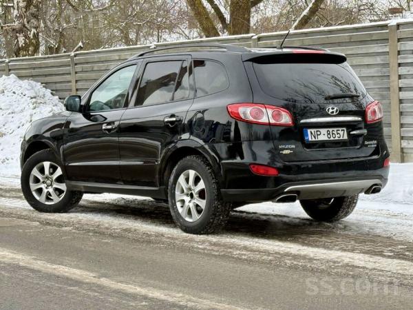 Melns Hyundai Santa Fe 2012 Jelgava, ar dzinēja tilpumu 2.20 L un nobraukumu 297 tūkst. km par 5800 €, foto 4 vietnē AUTOMOTO.COM.LV