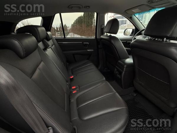 Melns Hyundai Santa Fe 2012 Jelgava, ar dzinēja tilpumu 2.20 L un nobraukumu 297 tūkst. km par 5800 €, foto 10 vietnē AUTOMOTO.COM.LV