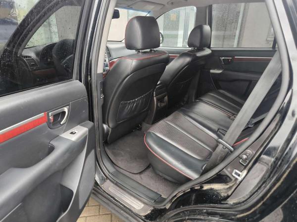 Melns Hyundai Santa Fe 2012 Tauragė, ar dzinēja tilpumu 2.20 L un nobraukumu 280 tūkst. km par 5200 €, foto 9 vietnē AUTOMOTO.COM.LV