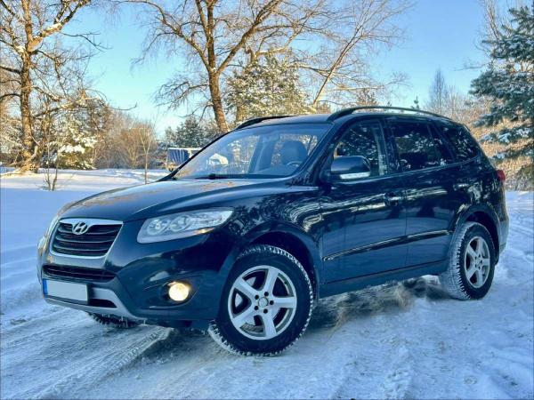 Black Hyundai Santa Fe 2012 in Vilnius, with an engine capacity of 2.20 L and mileage of 245 thousand km for 7200 €, photo 1 on AUTOMOTO.COM.LV