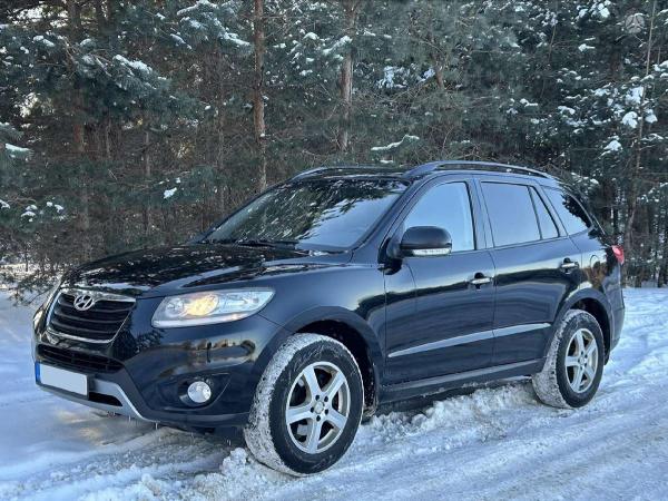 Black Hyundai Santa Fe 2012 in Vilnius, with an engine capacity of 2.20 L and mileage of 245 thousand km for 7200 €, photo 2 on AUTOMOTO.COM.LV