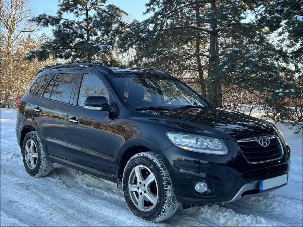 Black Hyundai Santa Fe 2012 in Vilnius, with an engine capacity of 2.20 L and mileage of 245 thousand km for 7200 €, photo 3 on AUTOMOTO.COM.LV