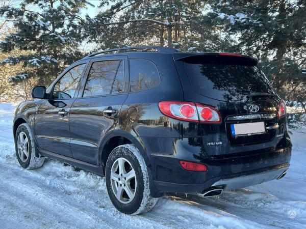 Black Hyundai Santa Fe 2012 in Vilnius, with an engine capacity of 2.20 L and mileage of 245 thousand km for 7200 €, photo 4 on AUTOMOTO.COM.LV
