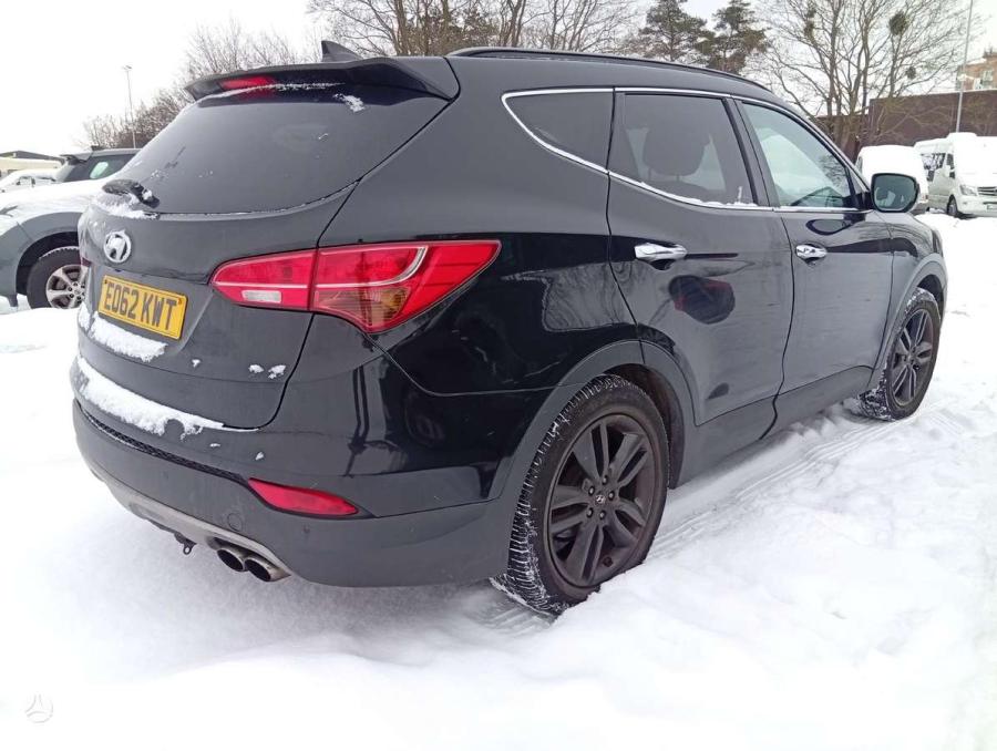 Black Hyundai Santa Fe 2012 in Kaunas, with an engine capacity of 2.20 L and mileage of 130 thousand km for 3250 €, photo 4 on AUTOMOTO.COM.LV