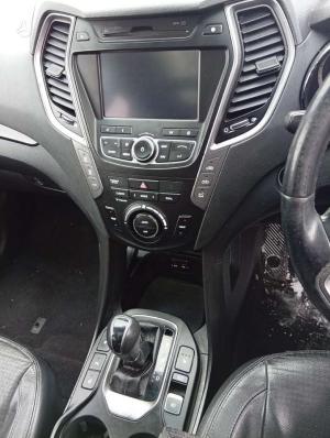 Black Hyundai Santa Fe 2012 in Kaunas, with an engine capacity of 2.20 L and mileage of 130 thousand km for 3250 €, photo 13 on AUTOMOTO.COM.LV