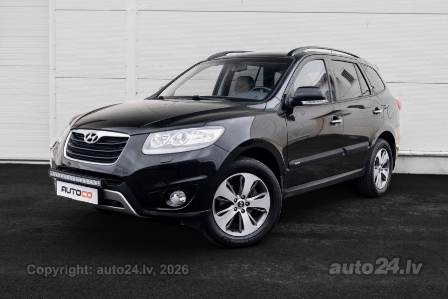Black Hyundai Santa Fe 2012 in Tallinn, with an engine capacity of 2.20 L and mileage of 295 thousand km for 7999 €, photo 1 on AUTOMOTO.COM.LV