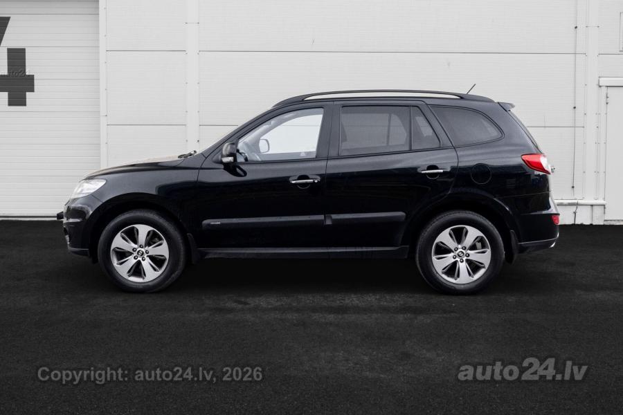 Black Hyundai Santa Fe 2012 in Tallinn, with an engine capacity of 2.20 L and mileage of 295 thousand km for 7999 €, photo 6 on AUTOMOTO.COM.LV