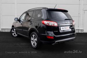 Black Hyundai Santa Fe 2012 in Tallinn, with an engine capacity of 2.20 L and mileage of 295 thousand km for 7999 €, photo 7 on AUTOMOTO.COM.LV