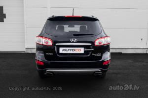 Black Hyundai Santa Fe 2012 in Tallinn, with an engine capacity of 2.20 L and mileage of 295 thousand km for 7999 €, photo 8 on AUTOMOTO.COM.LV