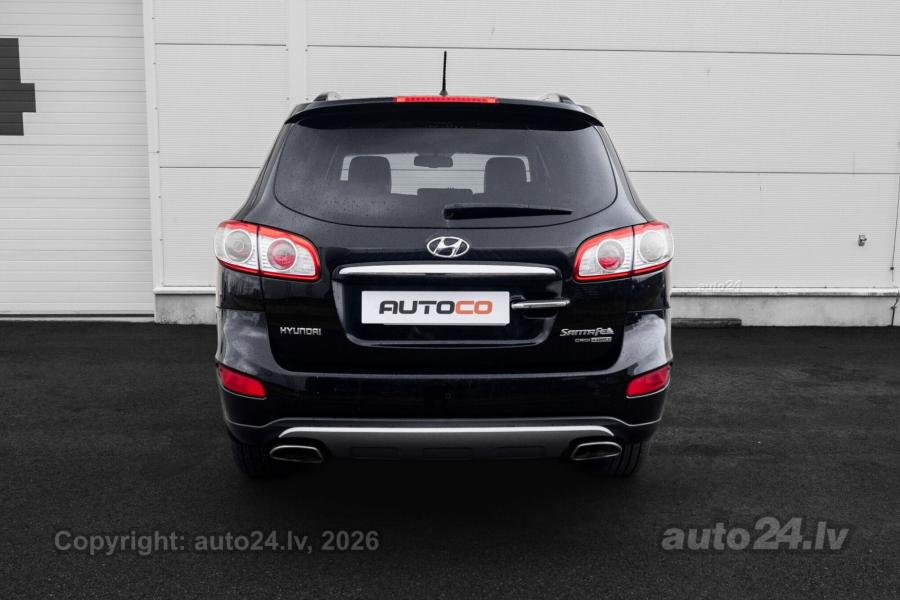 Black Hyundai Santa Fe 2012 in Tallinn, with an engine capacity of 2.20 L and mileage of 295 thousand km for 7999 €, photo 8 on AUTOMOTO.COM.LV