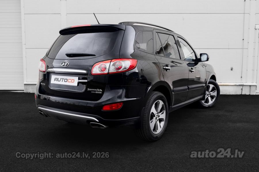 Black Hyundai Santa Fe 2012 in Tallinn, with an engine capacity of 2.20 L and mileage of 295 thousand km for 7999 €, photo 9 on AUTOMOTO.COM.LV