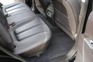Black Hyundai Santa Fe 2012 in Riga, with an engine capacity of 2.20 L and mileage of 225 thousand km for 7990 €, photo 12 on AUTOMOTO.COM.LV