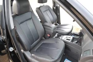 Black Hyundai Santa Fe 2012 in Riga, with an engine capacity of 2.20 L and mileage of 225 thousand km for 7990 €, photo 13 on AUTOMOTO.COM.LV
