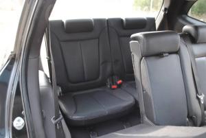 Black Hyundai Santa Fe 2012 in Riga, with an engine capacity of 2.20 L and mileage of 225 thousand km for 7990 €, photo 14 on AUTOMOTO.COM.LV