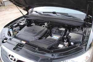 Black Hyundai Santa Fe 2012 in Riga, with an engine capacity of 2.20 L and mileage of 225 thousand km for 7990 €, photo 17 on AUTOMOTO.COM.LV