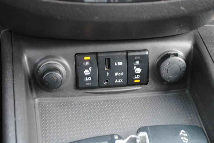 Black Hyundai Santa Fe 2012 in Riga, with an engine capacity of 2.20 L and mileage of 225 thousand km for 7990 €, photo 22 on AUTOMOTO.COM.LV