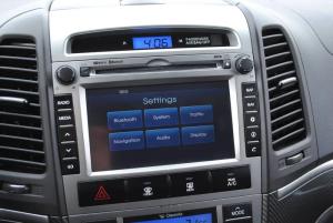 Black Hyundai Santa Fe 2012 in Riga, with an engine capacity of 2.20 L and mileage of 225 thousand km for 7990 €, photo 25 on AUTOMOTO.COM.LV