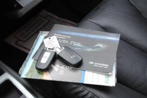 Black Hyundai Santa Fe 2012 in Riga, with an engine capacity of 2.20 L and mileage of 225 thousand km for 7990 €, photo 29 on AUTOMOTO.COM.LV