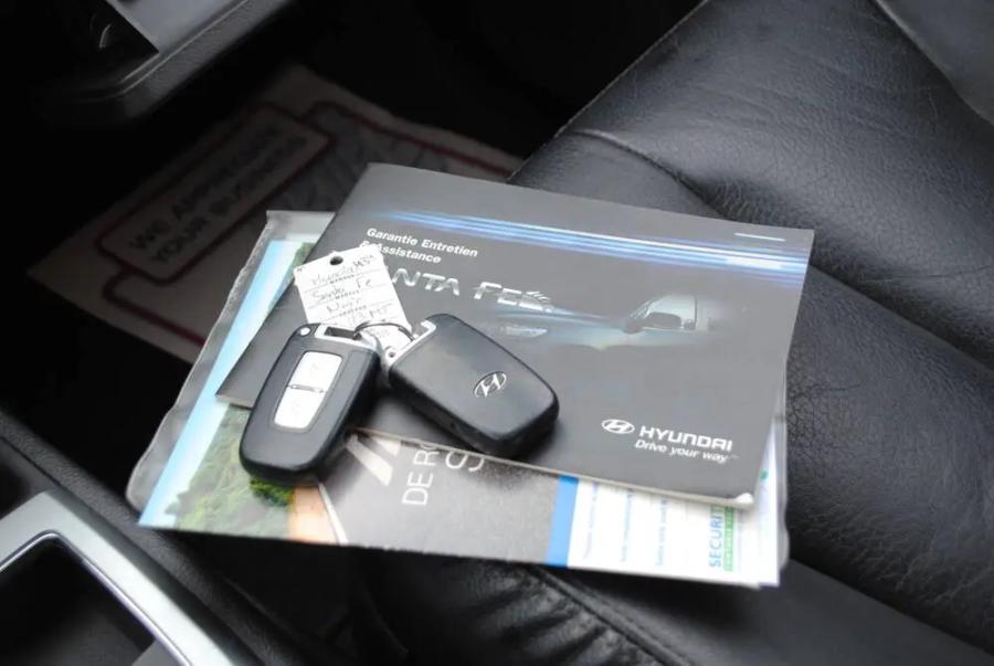 Black Hyundai Santa Fe 2012 in Riga, with an engine capacity of 2.20 L and mileage of 225 thousand km for 7990 €, photo 29 on AUTOMOTO.COM.LV