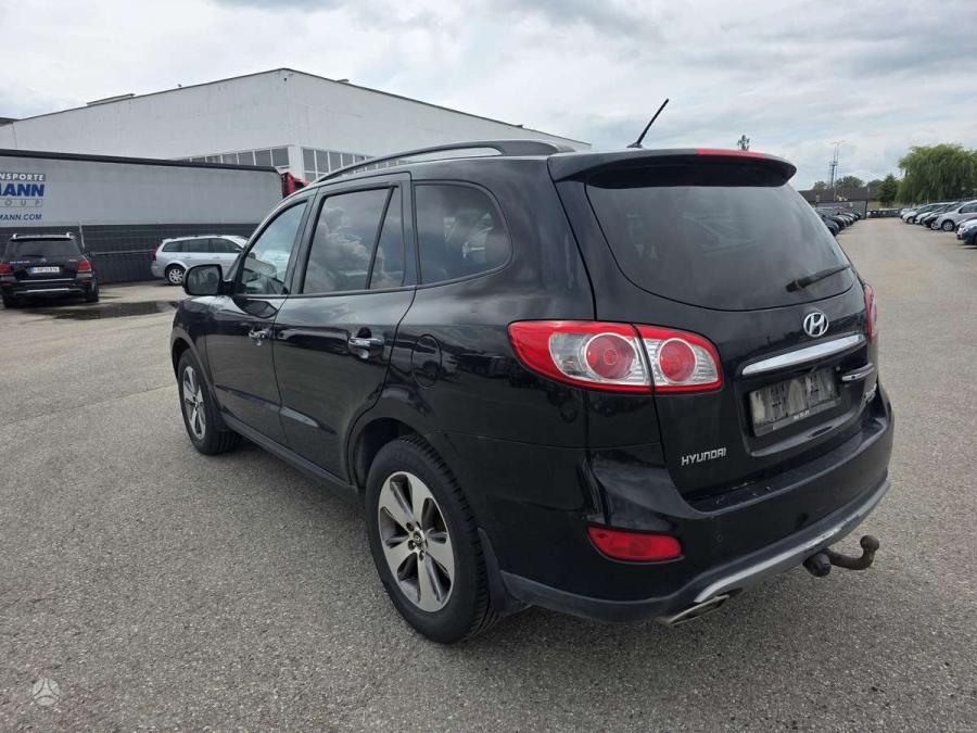 Melns Hyundai Santa Fe 2012 Marijampole, ar dzinēja tilpumu 2.20 L un nobraukumu 318 tūkst. km par 4300 €, foto 9 vietnē AUTOMOTO.COM.LV