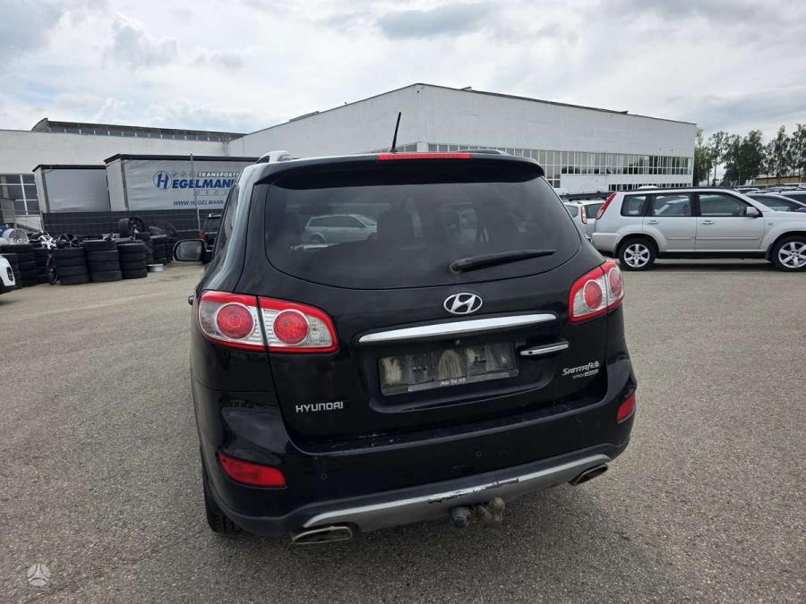 Melns Hyundai Santa Fe 2012 Marijampole, ar dzinēja tilpumu 2.20 L un nobraukumu 318 tūkst. km par 4300 €, foto 10 vietnē AUTOMOTO.COM.LV