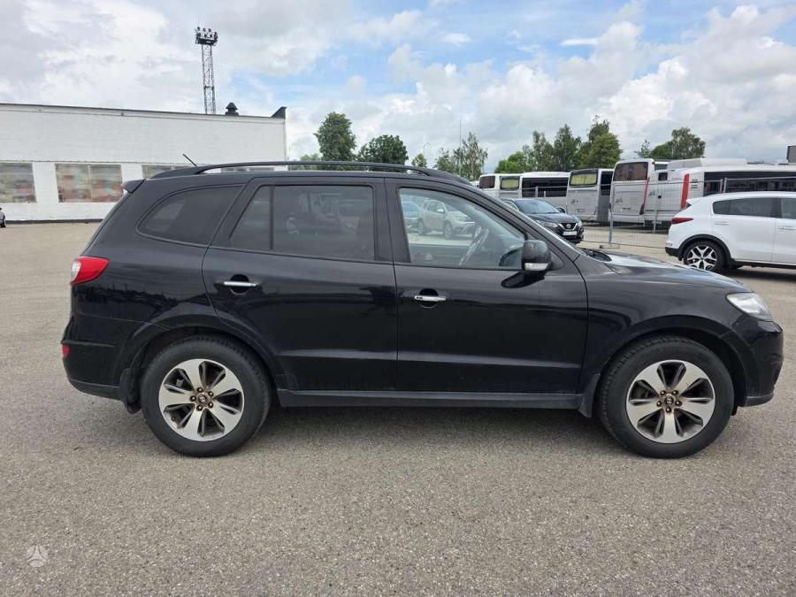 Melns Hyundai Santa Fe 2012 Marijampole, ar dzinēja tilpumu 2.20 L un nobraukumu 318 tūkst. km par 4300 €, foto 16 vietnē AUTOMOTO.COM.LV