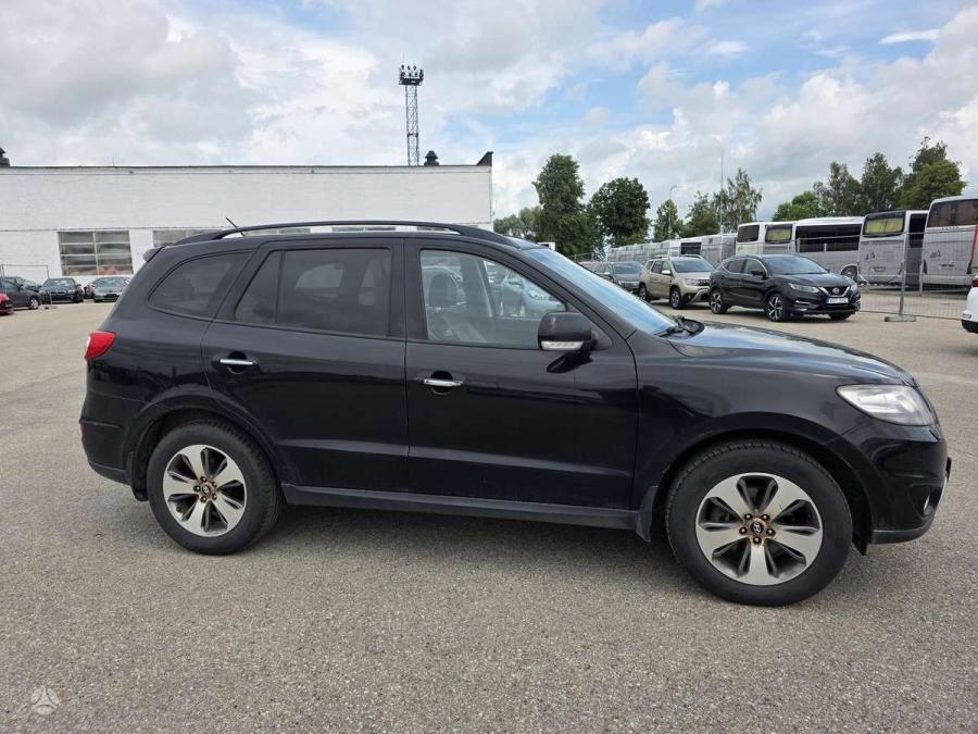 Melns Hyundai Santa Fe 2012 Marijampole, ar dzinēja tilpumu 2.20 L un nobraukumu 318 tūkst. km par 4300 €, foto 17 vietnē AUTOMOTO.COM.LV