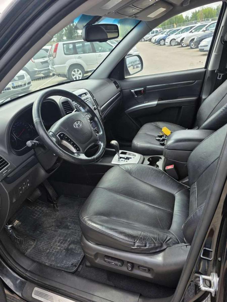 Melns Hyundai Santa Fe 2012 Marijampole, ar dzinēja tilpumu 2.20 L un nobraukumu 318 tūkst. km par 4300 €, foto 23 vietnē AUTOMOTO.COM.LV