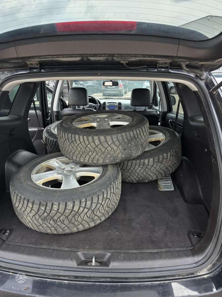 Melns Hyundai Santa Fe 2012 Marijampole, ar dzinēja tilpumu 2.20 L un nobraukumu 318 tūkst. km par 4300 €, foto 25 vietnē AUTOMOTO.COM.LV