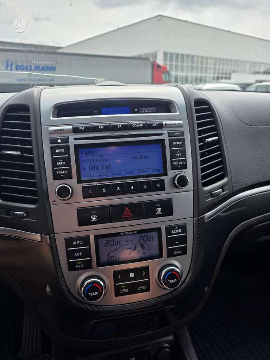 Melns Hyundai Santa Fe 2012 Marijampole, ar dzinēja tilpumu 2.20 L un nobraukumu 318 tūkst. km par 4300 €, foto 27 vietnē AUTOMOTO.COM.LV