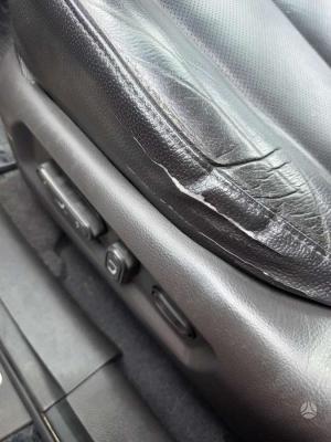 Melns Hyundai Santa Fe 2012 Marijampole, ar dzinēja tilpumu 2.20 L un nobraukumu 318 tūkst. km par 4300 €, foto 35 vietnē AUTOMOTO.COM.LV