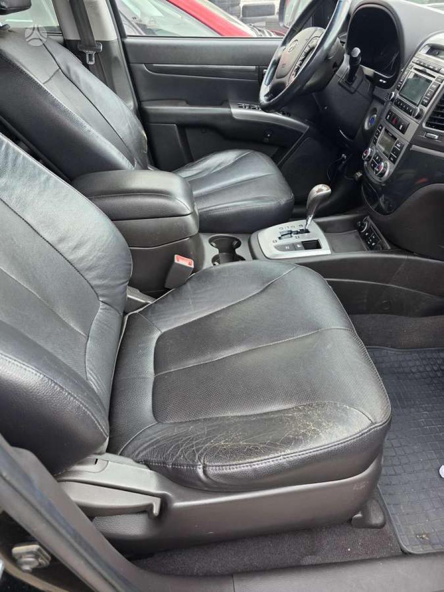 Melns Hyundai Santa Fe 2012 Marijampole, ar dzinēja tilpumu 2.20 L un nobraukumu 318 tūkst. km par 4300 €, foto 37 vietnē AUTOMOTO.COM.LV