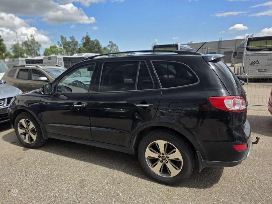 Melns Hyundai Santa Fe 2012 Marijampole, ar dzinēja tilpumu 2.20 L un nobraukumu 318 tūkst. km par 4350 €, foto 4 vietnē AUTOMOTO.COM.LV