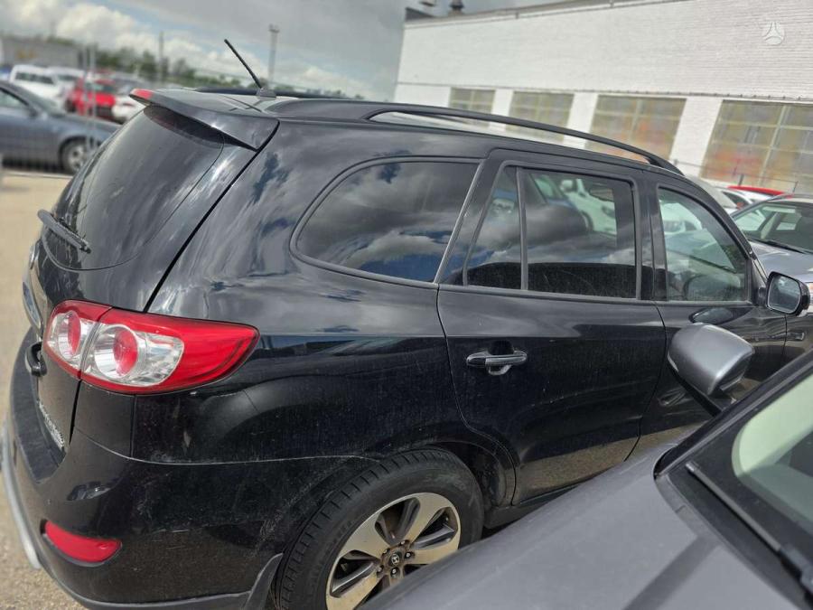 Melns Hyundai Santa Fe 2012 Marijampole, ar dzinēja tilpumu 2.20 L un nobraukumu 318 tūkst. km par 4350 €, foto 7 vietnē AUTOMOTO.COM.LV