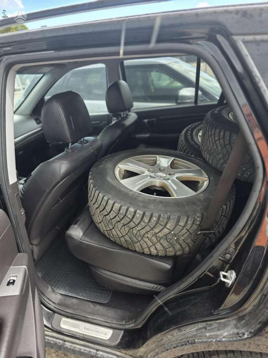 Melns Hyundai Santa Fe 2012 Marijampole, ar dzinēja tilpumu 2.20 L un nobraukumu 318 tūkst. km par 4350 €, foto 14 vietnē AUTOMOTO.COM.LV