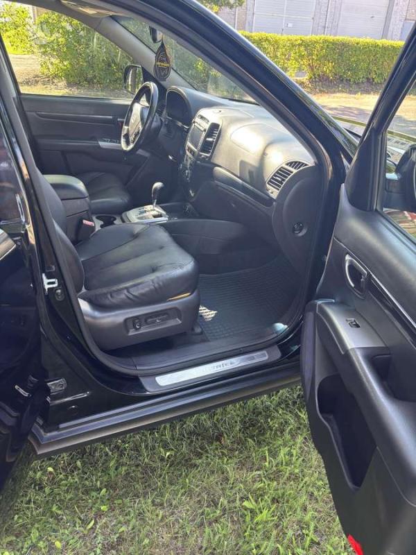 Black Hyundai Santa Fe 2012 in Kelme, with an engine capacity of 2.20 L and mileage of 126 thousand km for 6200 €, photo 9 on AUTOMOTO.COM.LV