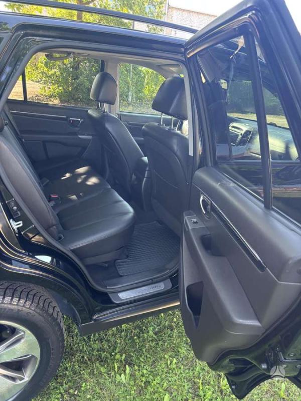Black Hyundai Santa Fe 2012 in Kelme, with an engine capacity of 2.20 L and mileage of 126 thousand km for 6200 €, photo 10 on AUTOMOTO.COM.LV