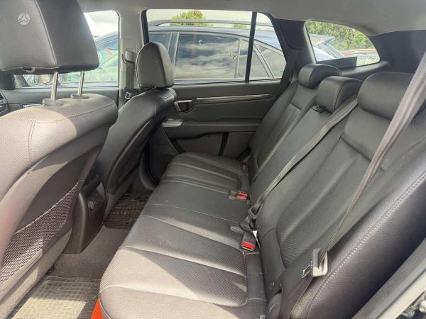 Melns Hyundai Santa Fe 2012 Kauņa, ar dzinēja tilpumu 2.20 L un nobraukumu 225 tūkst. km par 3450 €, foto 6 vietnē AUTOMOTO.COM.LV