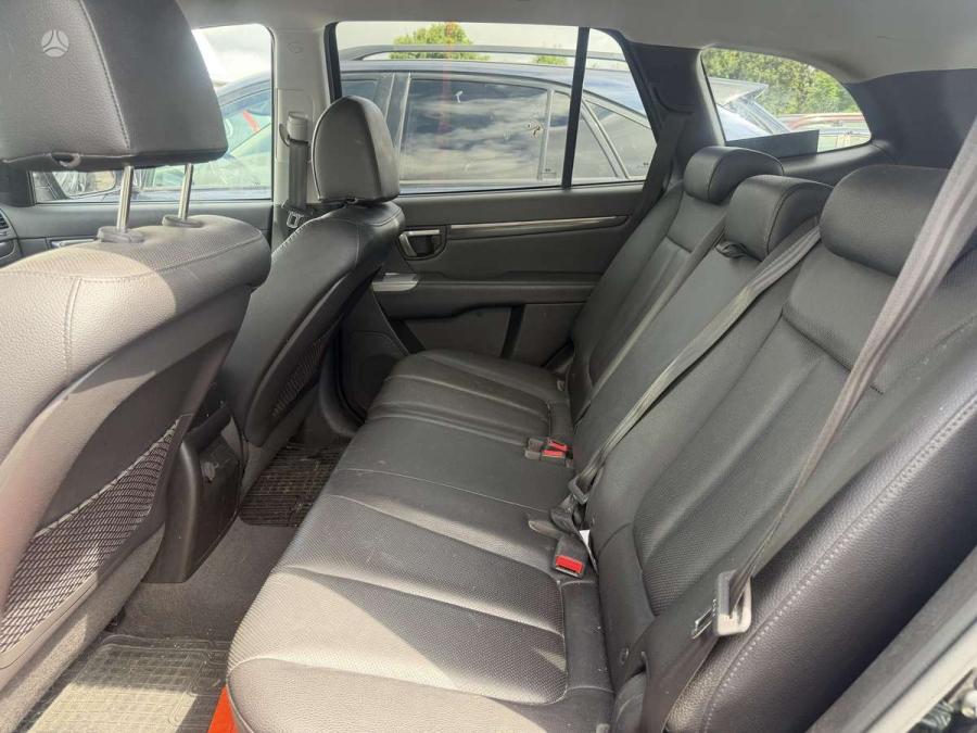 Melns Hyundai Santa Fe 2012 Kauņa, ar dzinēja tilpumu 2.20 L un nobraukumu 225 tūkst. km par 3450 €, foto 7 vietnē AUTOMOTO.COM.LV
