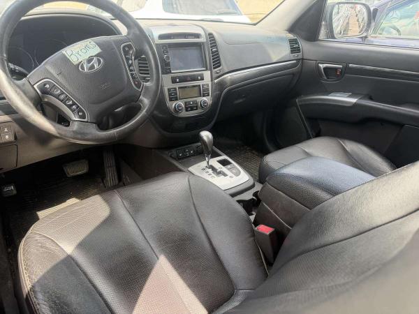 Melns Hyundai Santa Fe 2012 Kauņa, ar dzinēja tilpumu 2.20 L un nobraukumu 225 tūkst. km par 3450 €, foto 7 vietnē AUTOMOTO.COM.LV