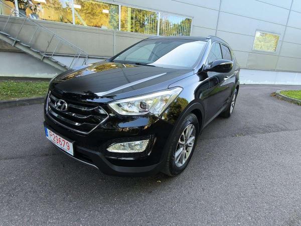Black Hyundai Santa Fe 2012 in Alytus, with an engine capacity of 2.20 L and mileage of 199 thousand km for 10500 €, photo 5 on AUTOMOTO.COM.LV